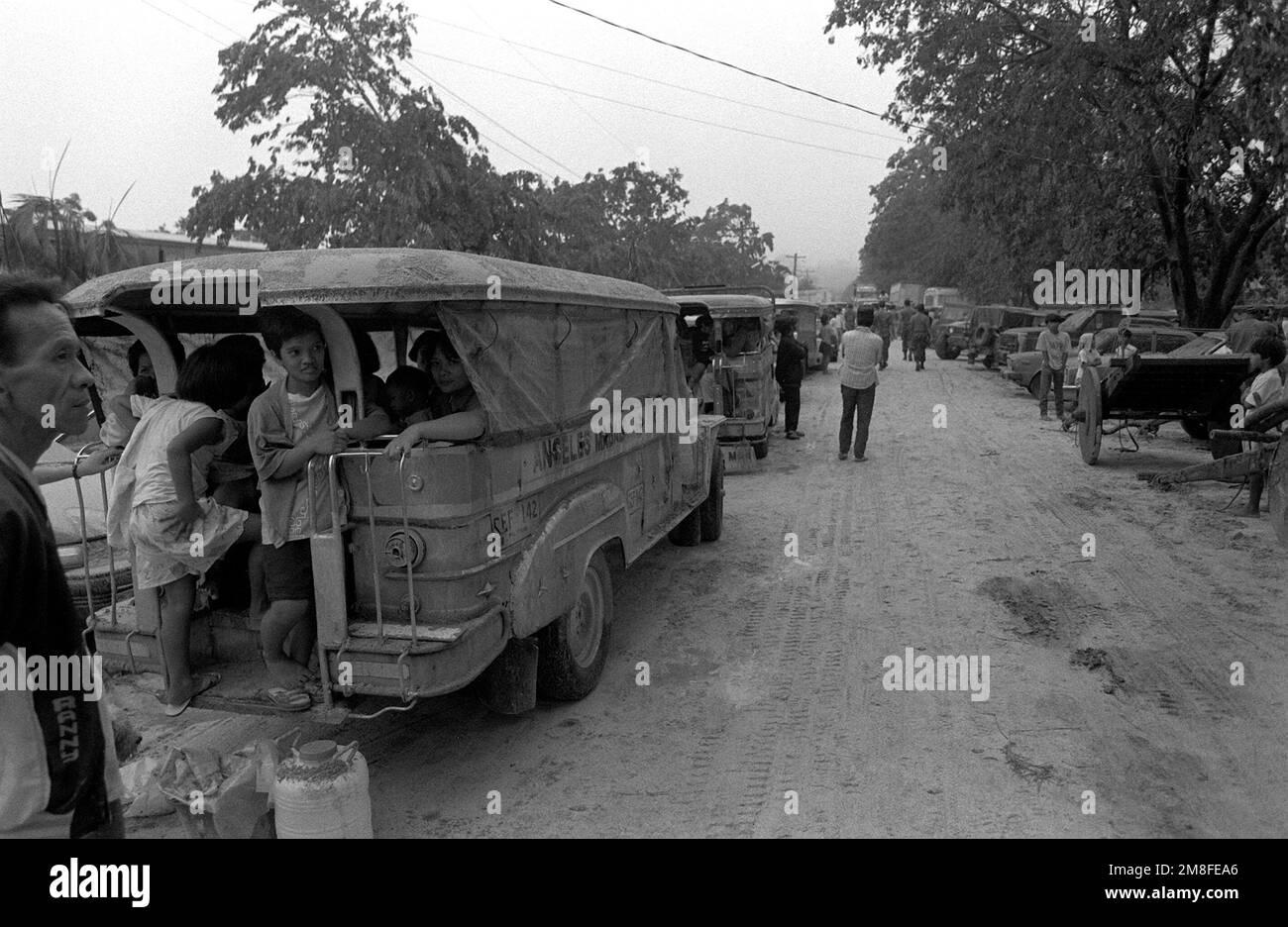 Mount pinatubo eruption Banque d'images noir et blanc - Alamy