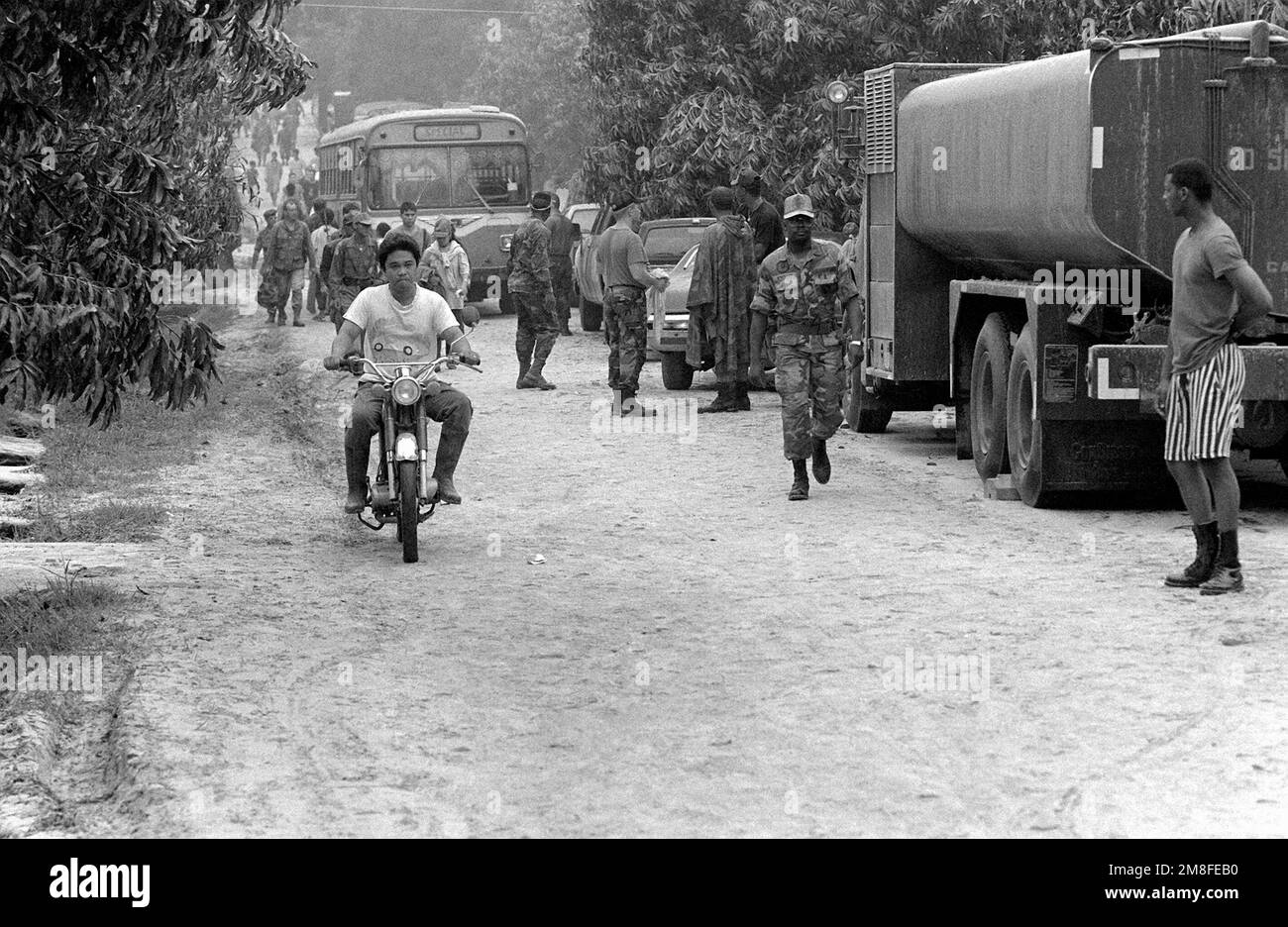 Mount pinatubo eruption Banque d'images noir et blanc - Alamy
