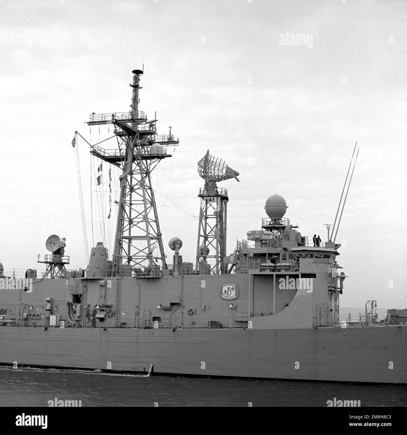 Vue à tribord du frégate de missiles guidé USS UNDERWOOD (FFG-36) en ...