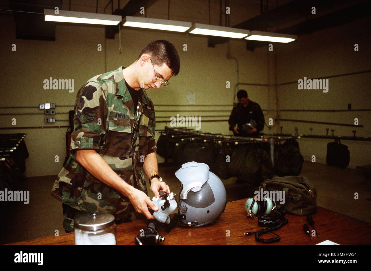 À l'intérieur de la section de soutien à la vie du Centre d'opérations ...
