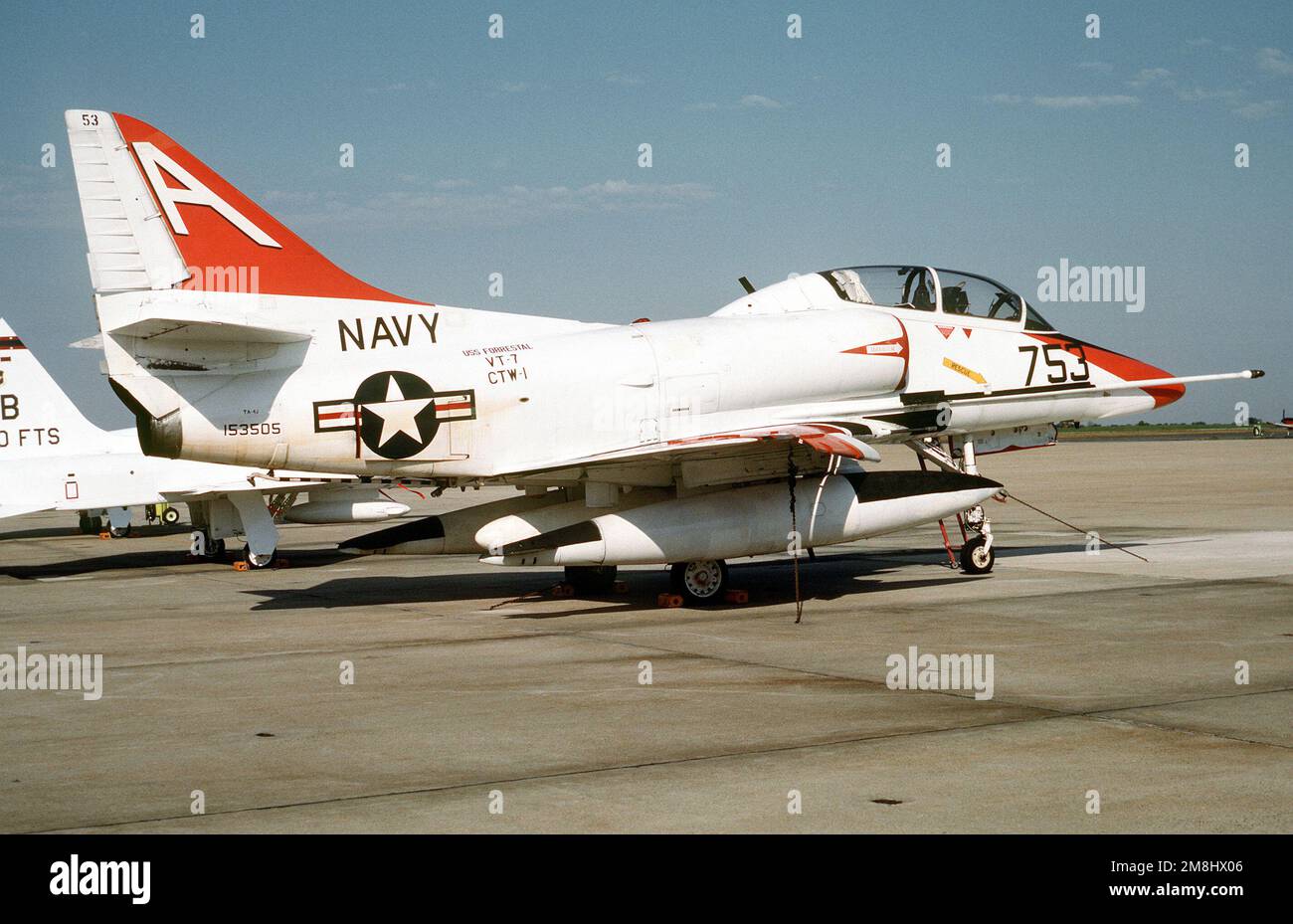 Vue arrière droite d'un avion d'entraînement à réaction étudiant TA-4J ...