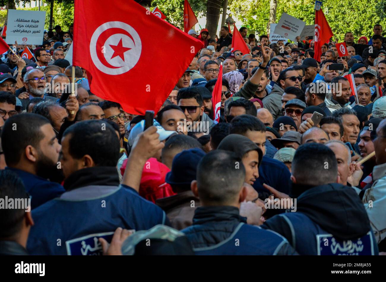 Tunis, Tunisie. 14th janvier 2023. Tunis, Tunisie. 14 janvier 2023. Une grande manifestation a ...