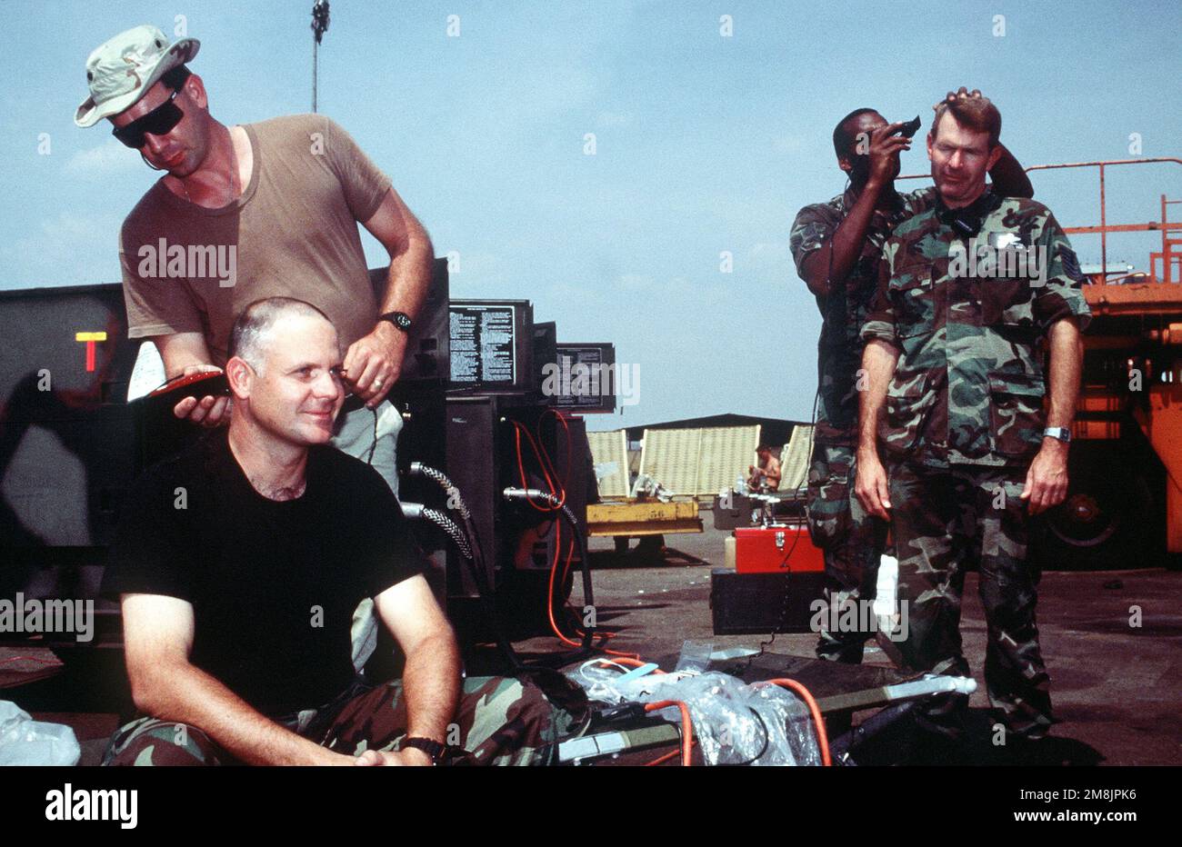 Les militaires s'efforcent de maintenir une bonne hygiène et des normes ...