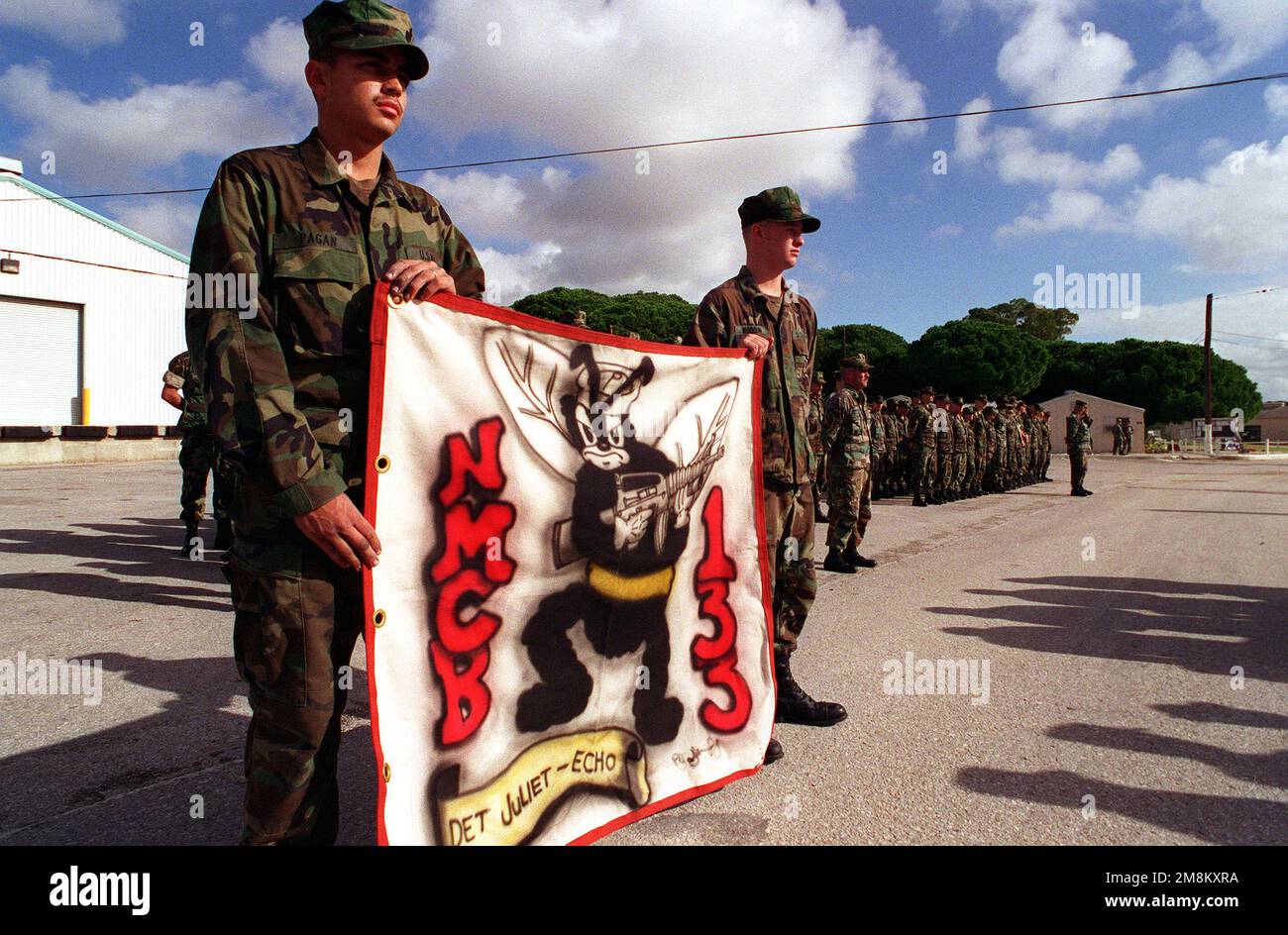 Le logo du Bataillon de construction mobile navale un-trois-trois (NMCB ...
