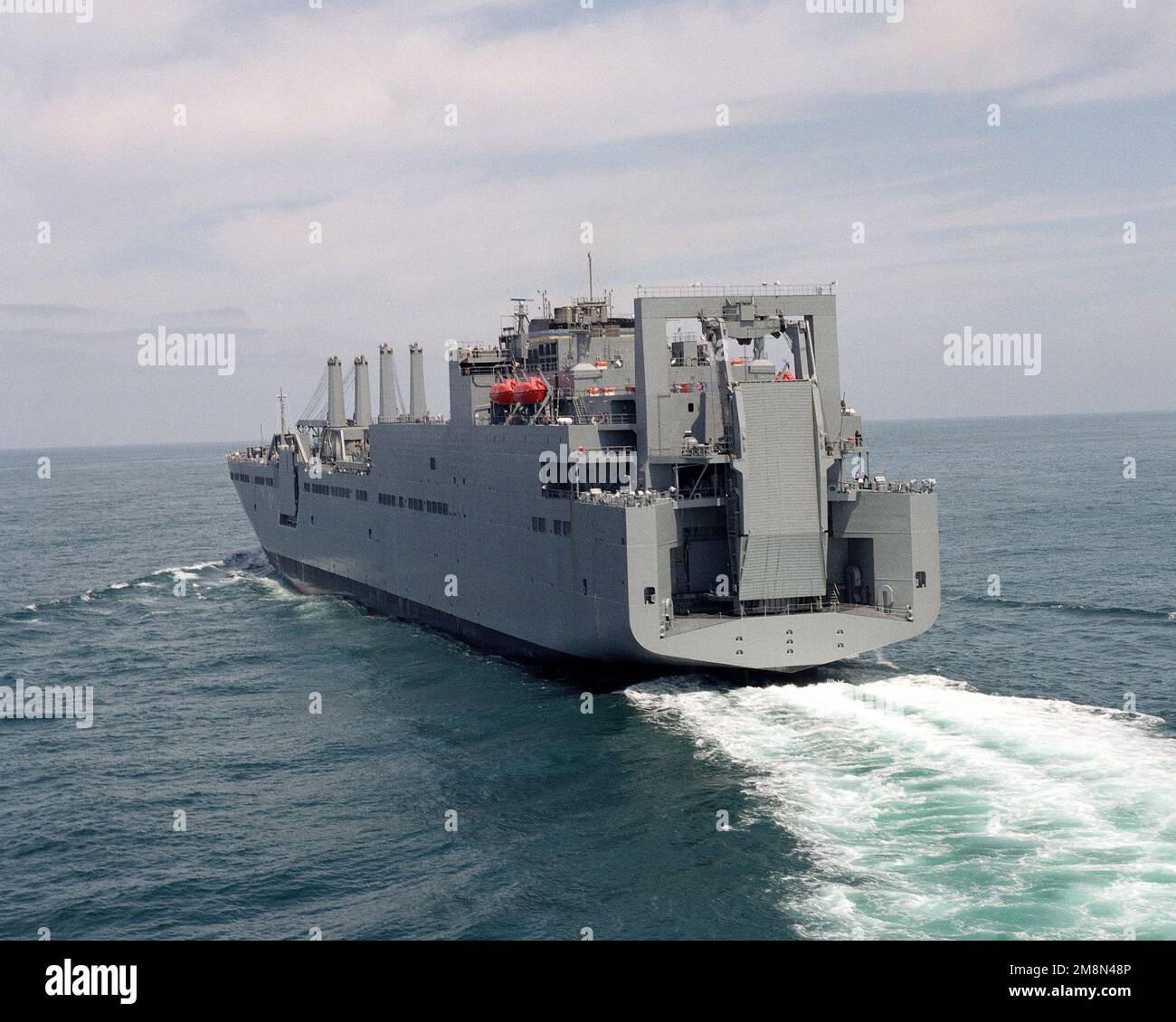 Vue du quartier portuaire du navire de transport lourd stratégique USNS ...