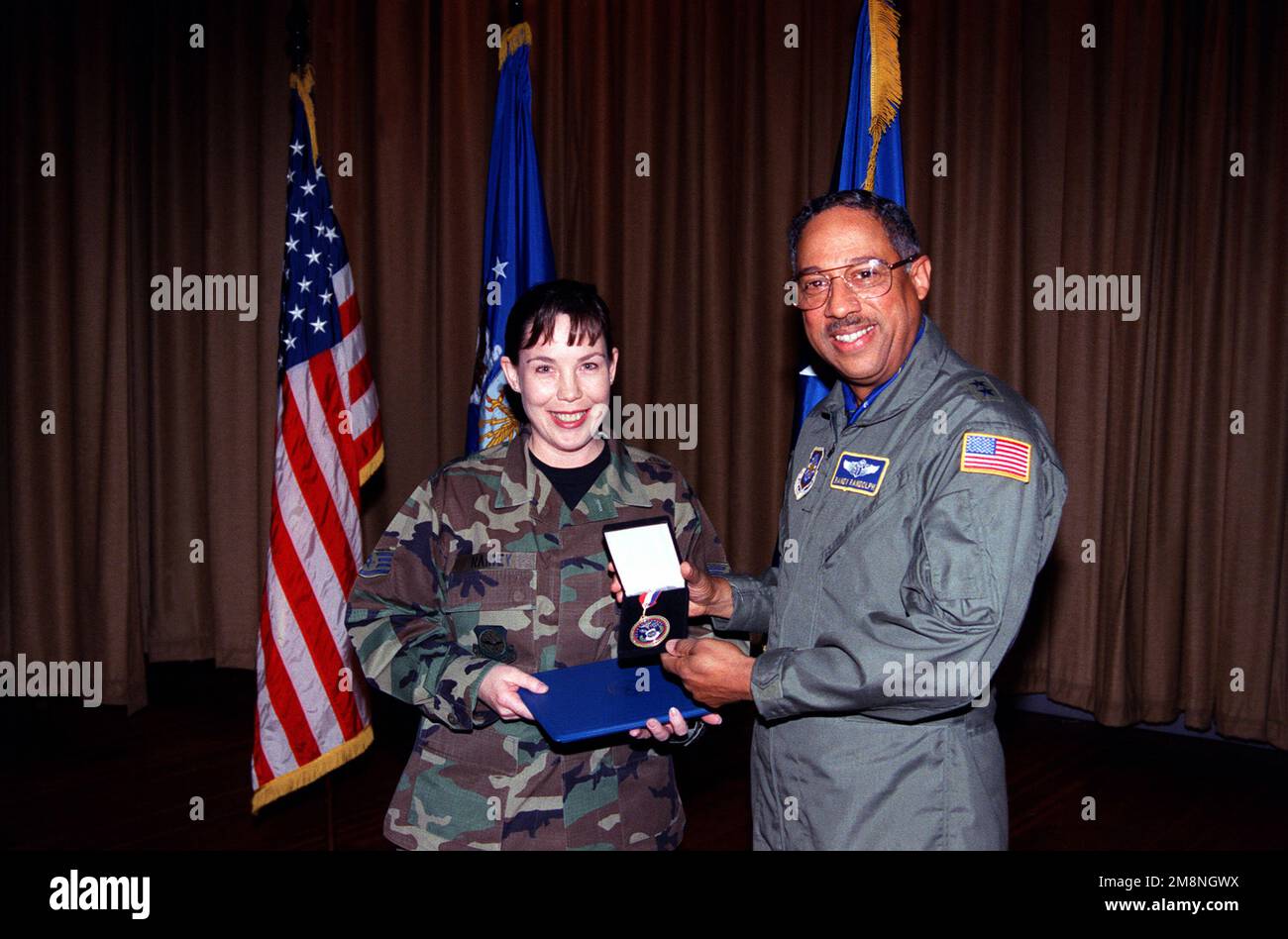 Le major-général de l'USAF (Dr) Leonard M. Randolph Jr., chirurgien ...