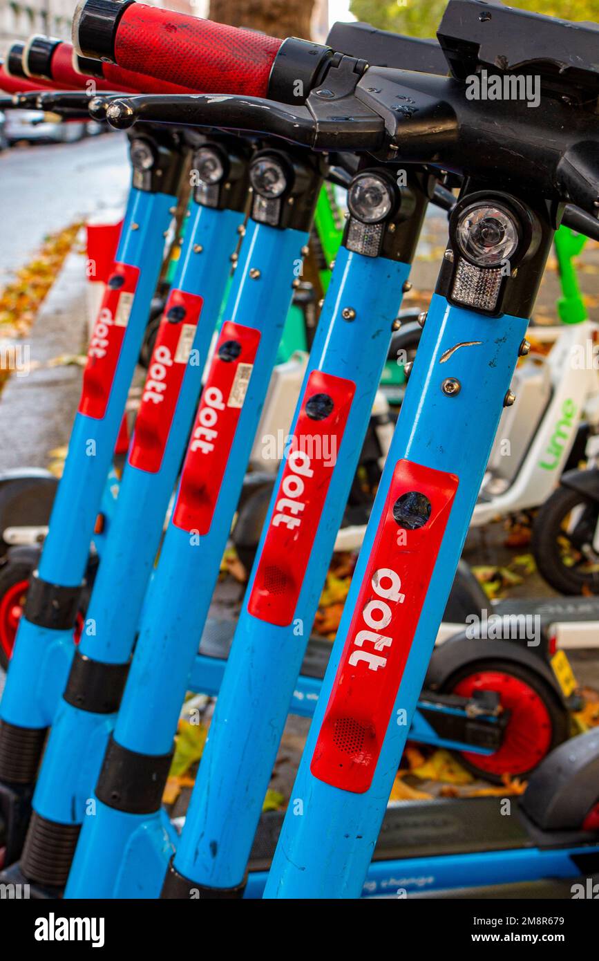 Dott electric scooter Banque de photographies et d’images à haute ...