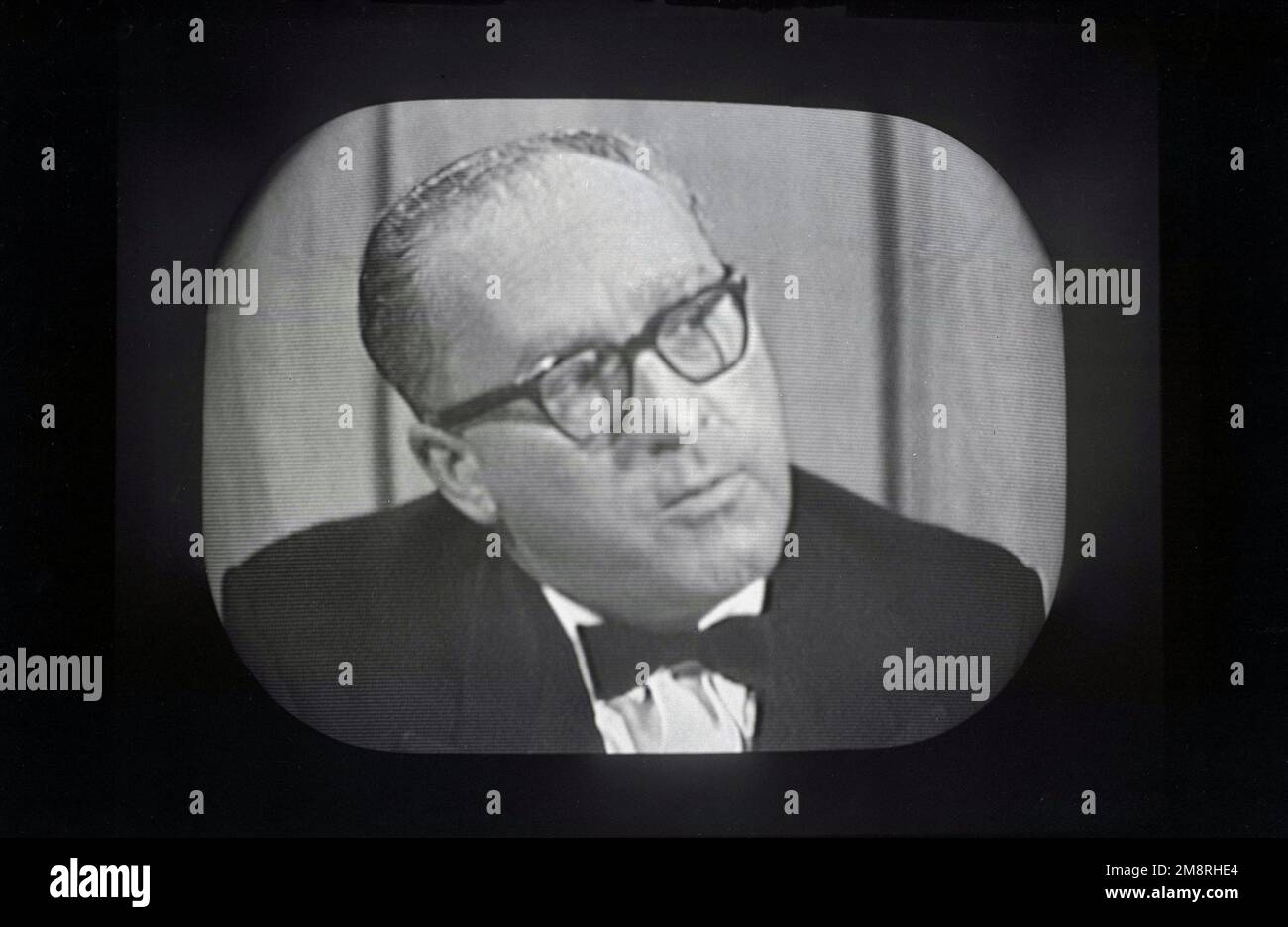 1950s, historique, l'écrivain et le brodocaster Alan Melville à la ...