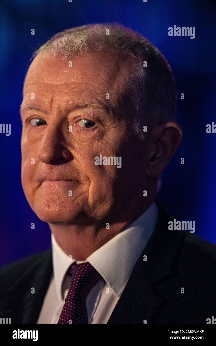 Steve Davis avant la séance du soir pendant le huitième jour des Cazoo ...