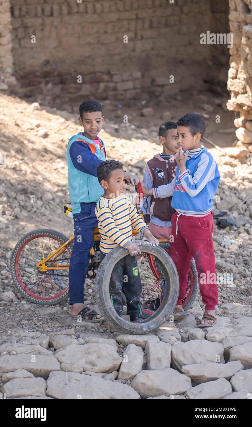 Egyptian boys Banque de photographies et d’images à haute résolution - Alamy