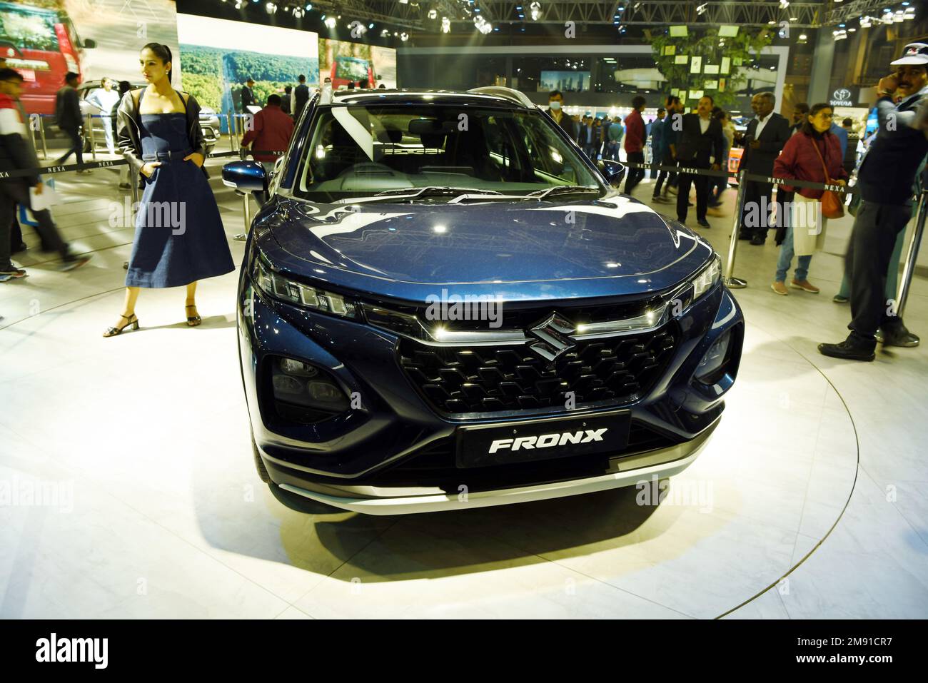GREATER NOIDA, INDE - 13 JANVIER 2023: La voiture Maruti Suzuki Fronx est exposée au salon ...