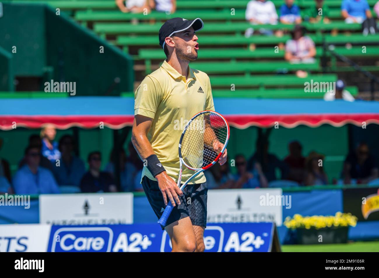Dominic Thiem d'Autriche en action lors du match d'ouverture du jour 2 ...