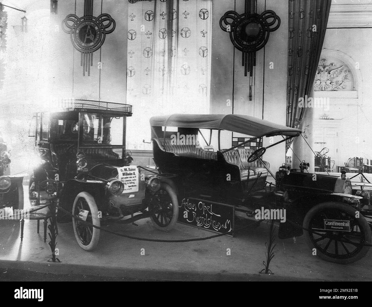 La première exposition internationale de l'automobile au Mikhaïlovsky ...