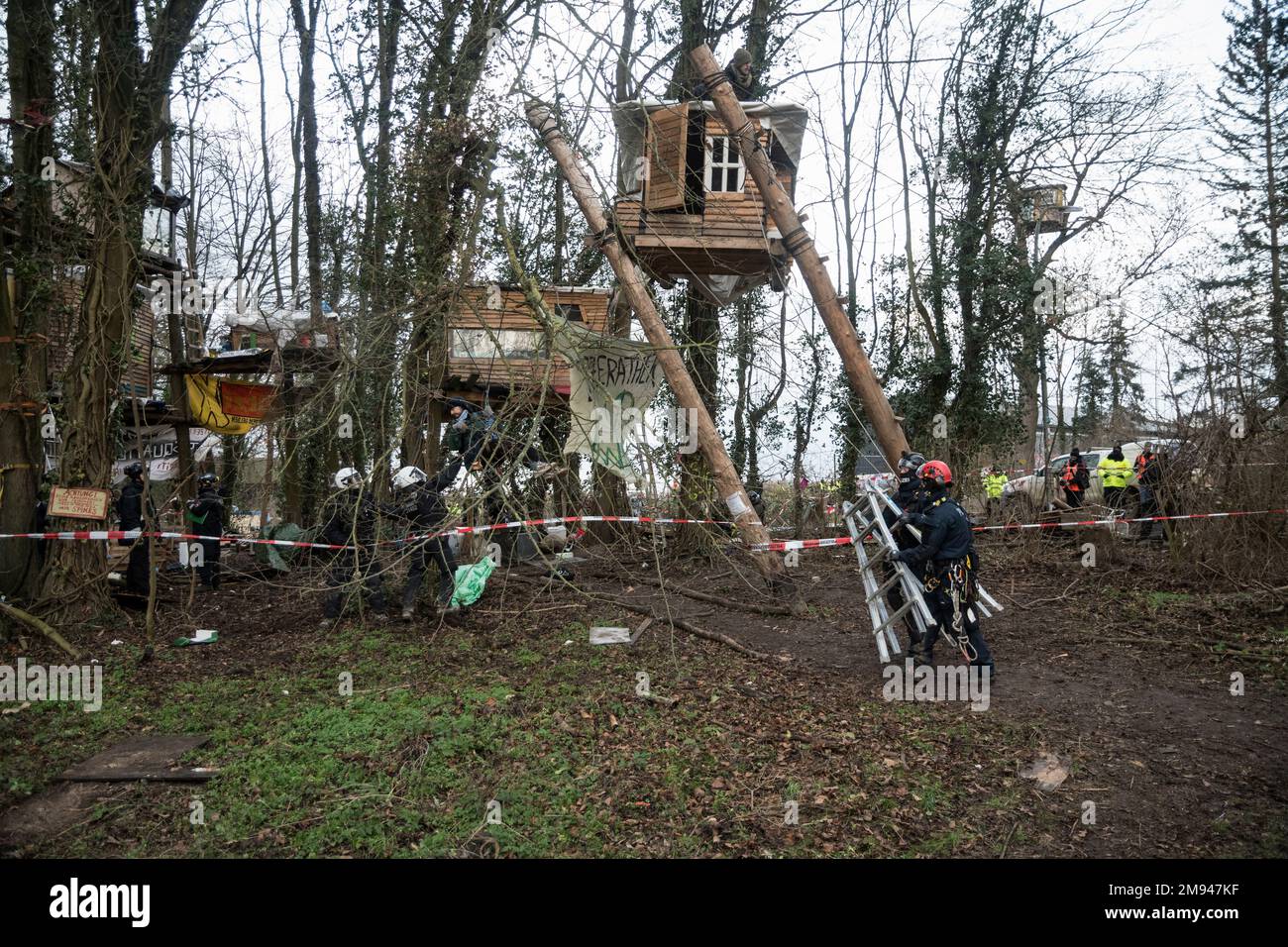 01-13-2023.Lutzerath,Allemagne.le village est scellé et sera démoli ...