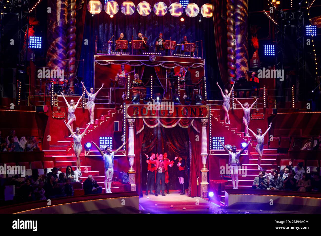 Paris, France. 15th janvier 2023. Des artistes se produisent lors du ...