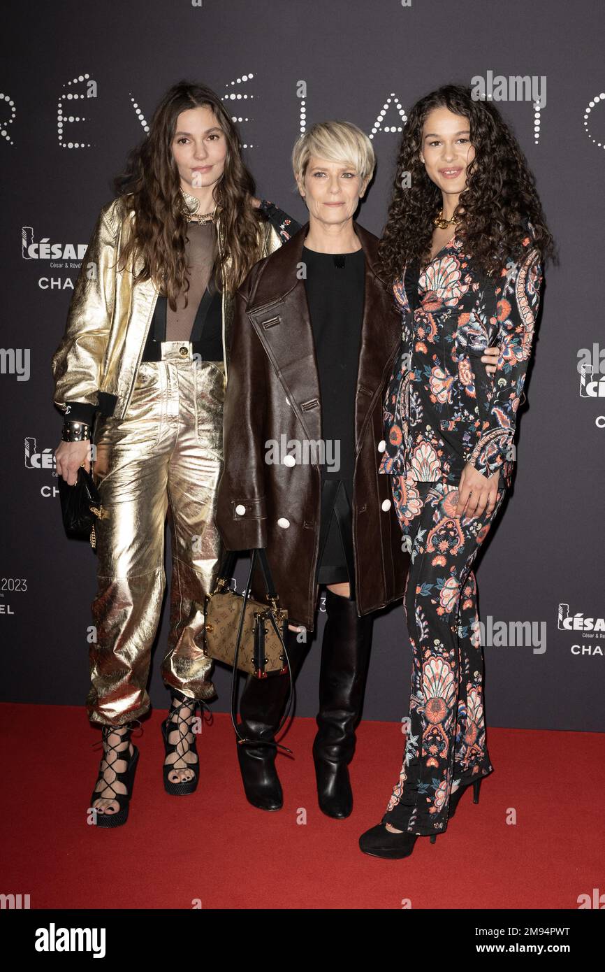 Lola Quivoron, Marina Fois et Julie Ledru assistent au Cesar ...