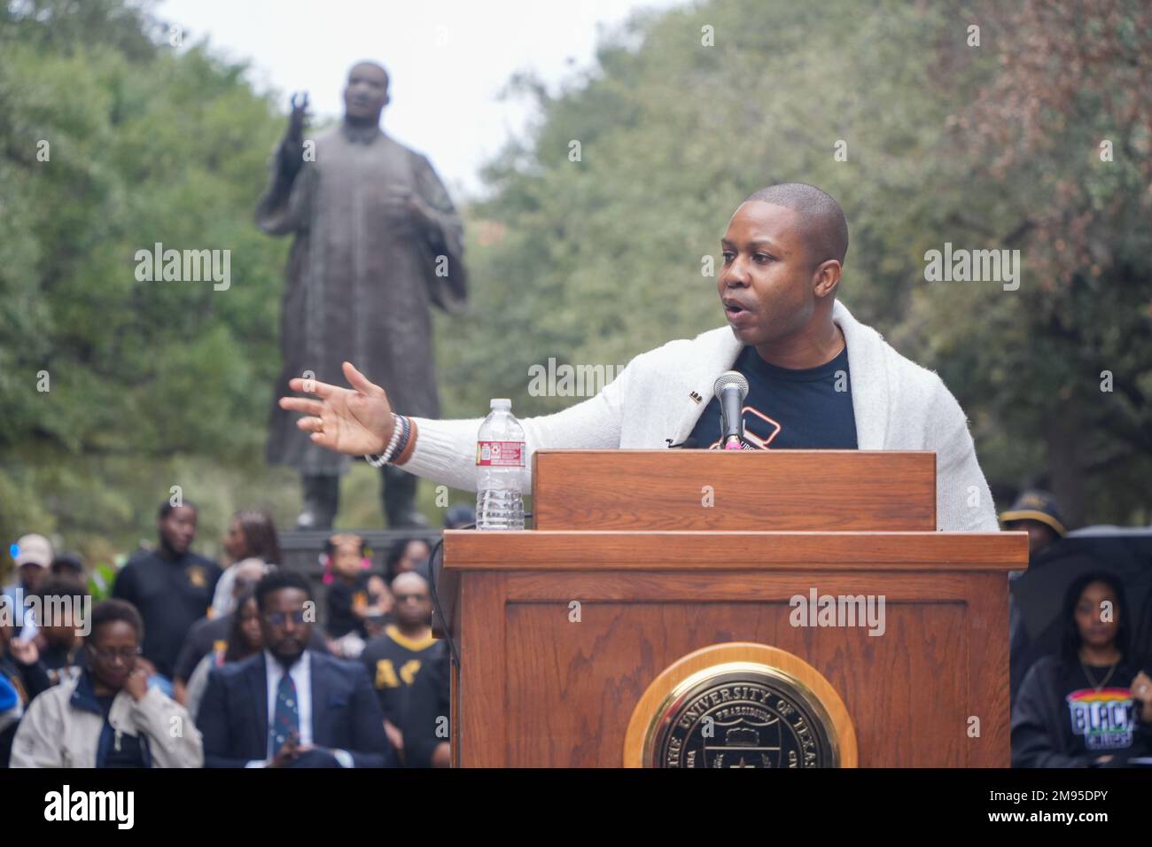 Austin, États-Unis. 16th janvier 2023. Un jeune homme parle devant la ...