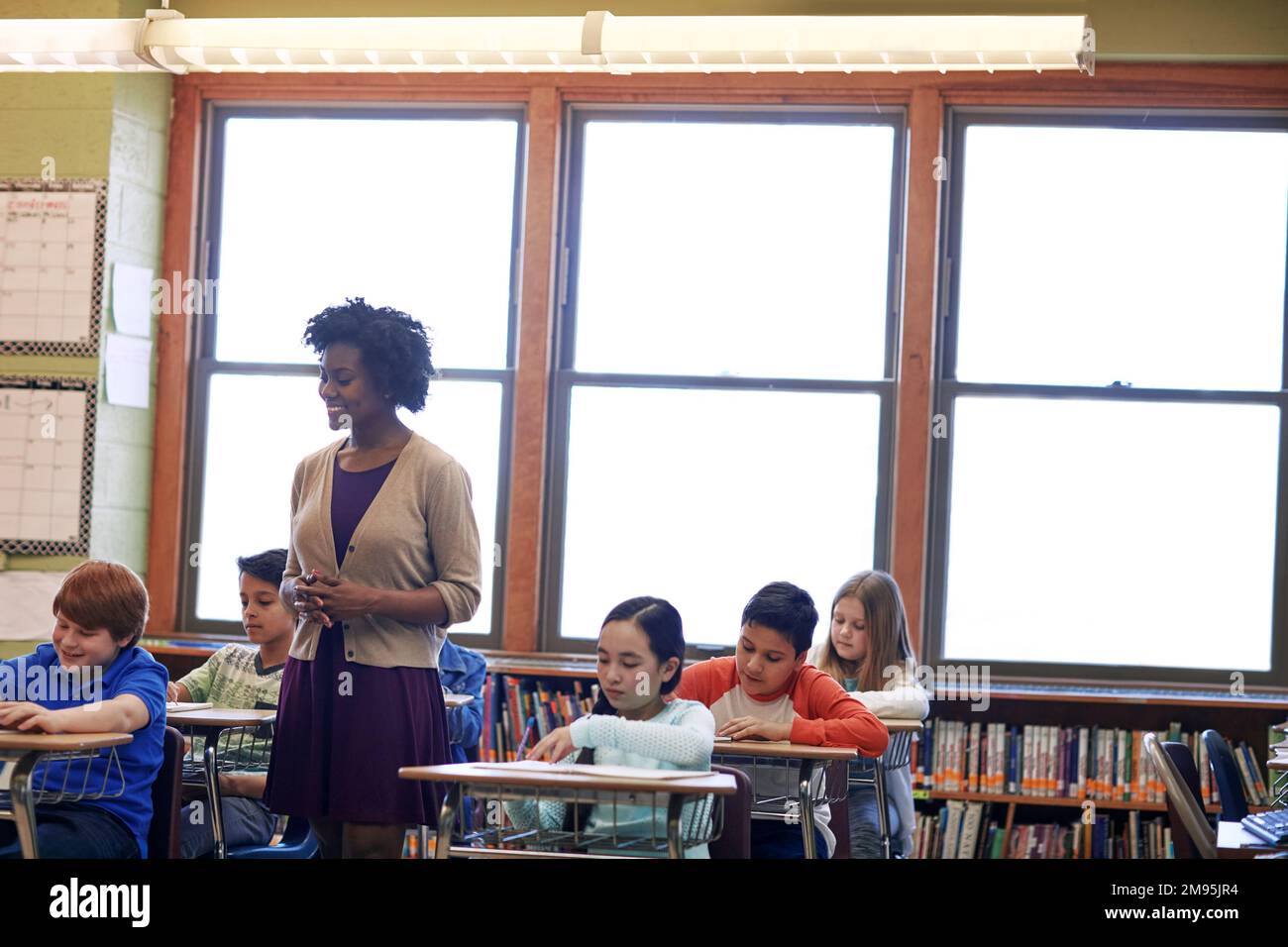 Lécole Le Professeur Et Les Enfants En Classe Pour Léducation Le