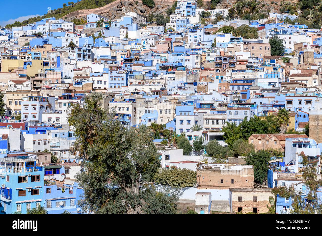 Un paysage urbain de la belle ville de Chefchaouen au Maroc. Connu sous ...