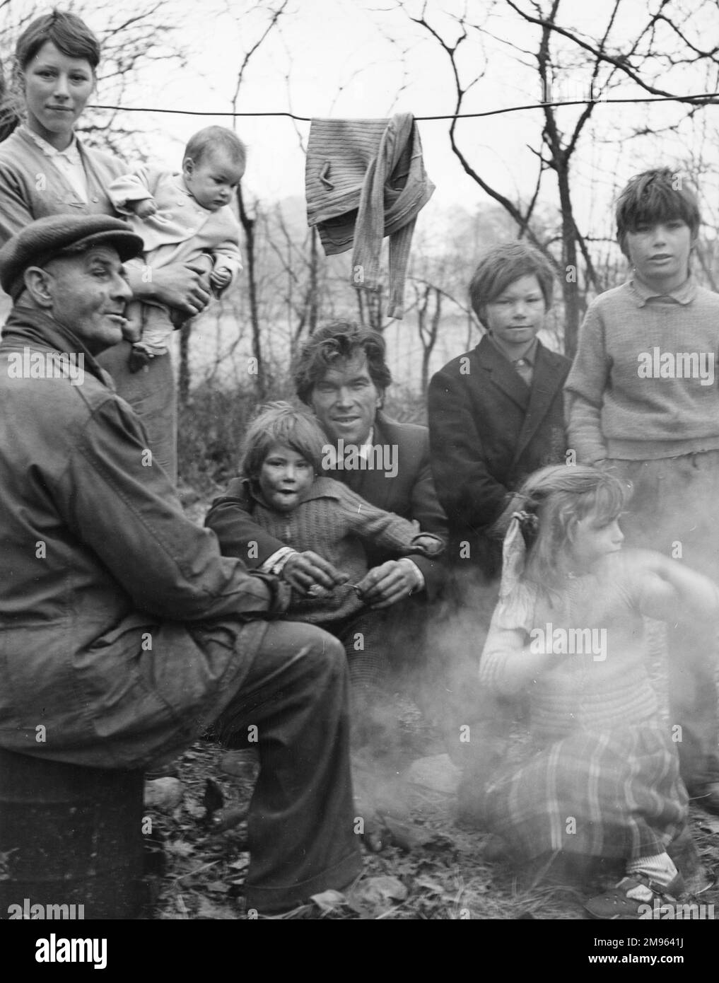 Les Gitans Vieux Et Jeunes Peut être Grand Père Fils Belle Fille Et