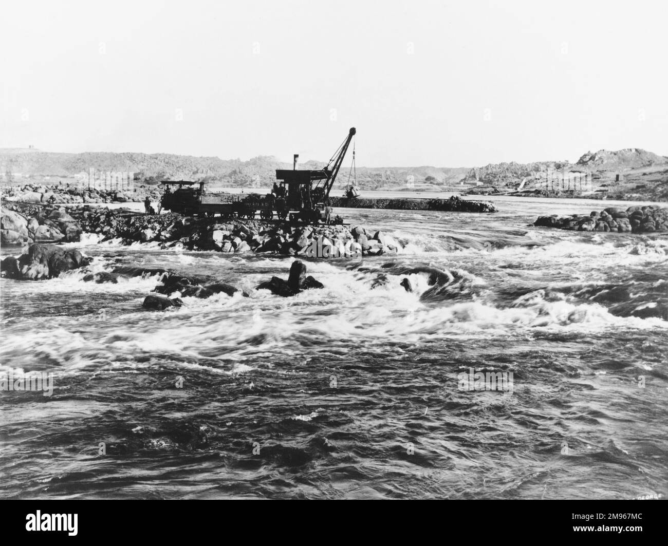 Construction du barrage d'Assouan (l'ancien barrage ou le barrage bas ...