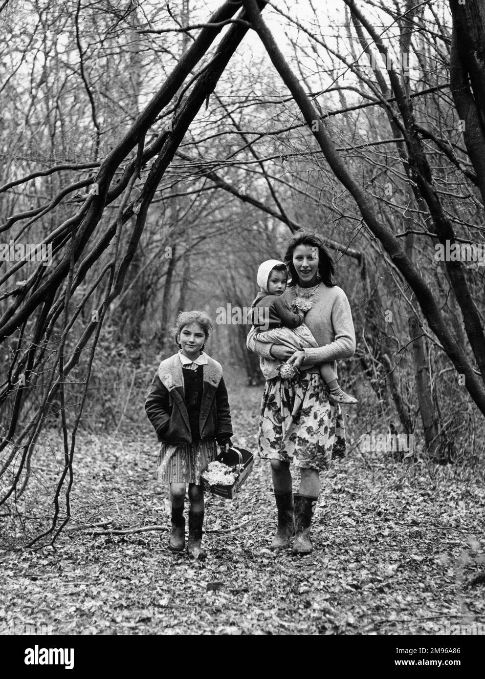 Un homme et ses filles Banque d'images noir et blanc - Alamy