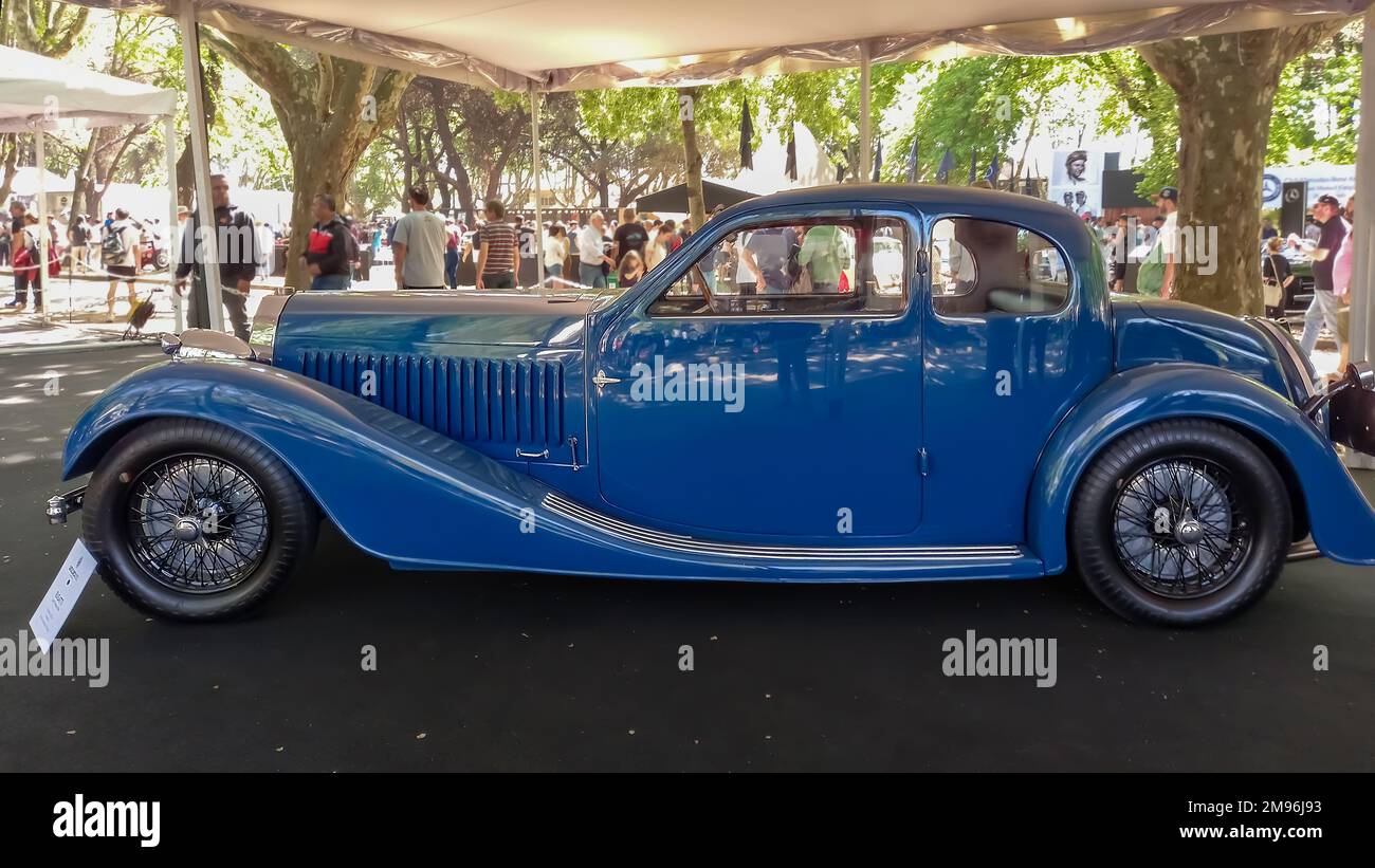 Vieux bleu luxe 1936 Bugatti Type 57 Ventoux coupé. Autoclasica 2022 ...