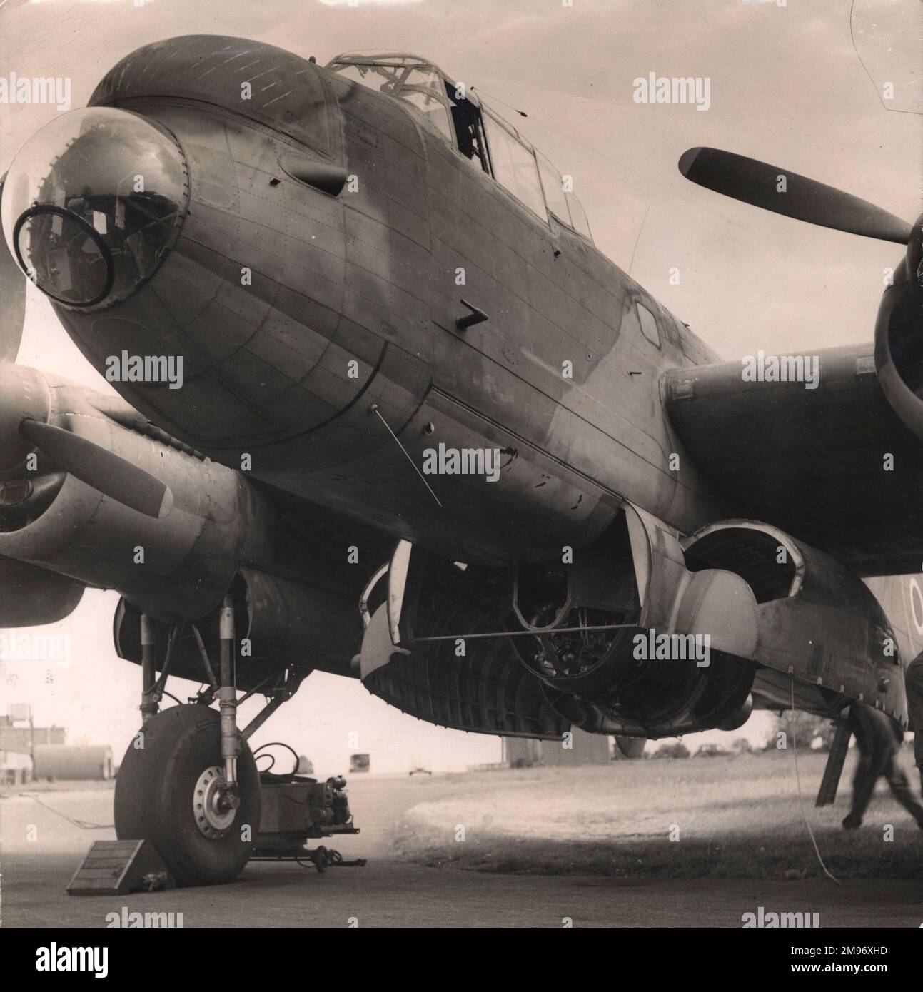 Avro Lancaster VI, ND784 ans, montrant l'installation d'un Armstrong ...