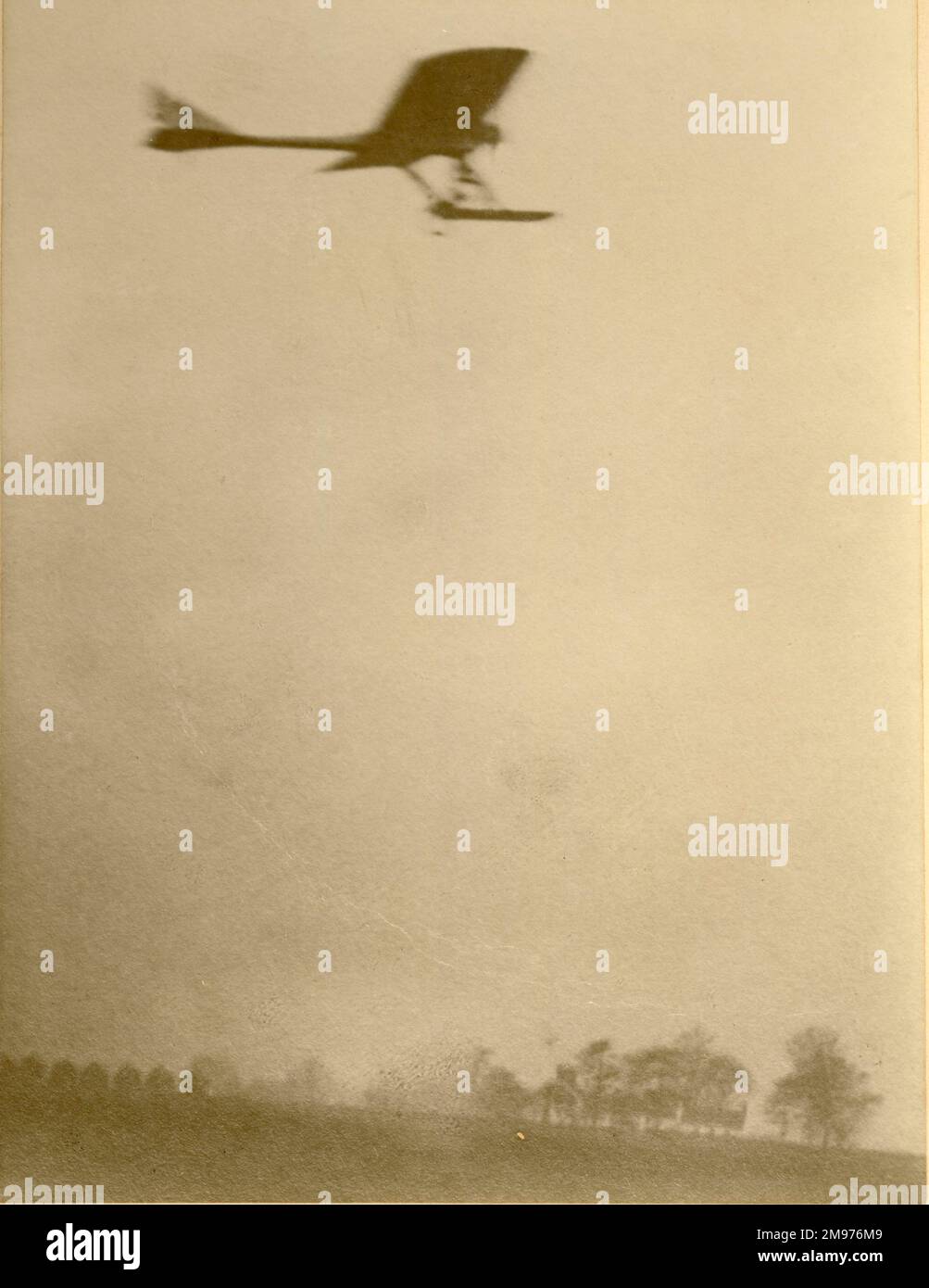 Robert H. Barnwell à Stirling en 1910 dans le poste de pilotage du ...