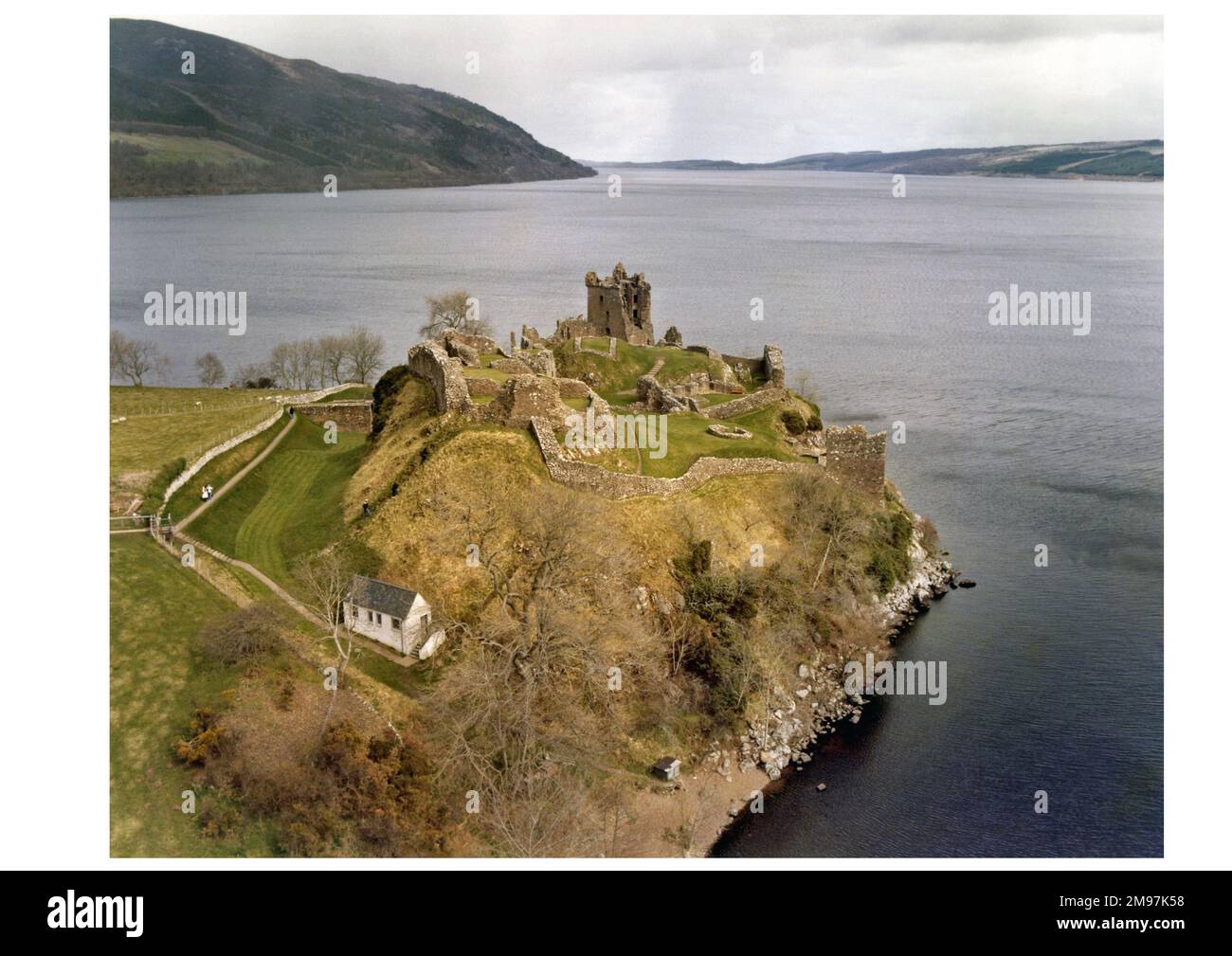 Vue aérienne du loch ness Banque d'images détourées - Alamy