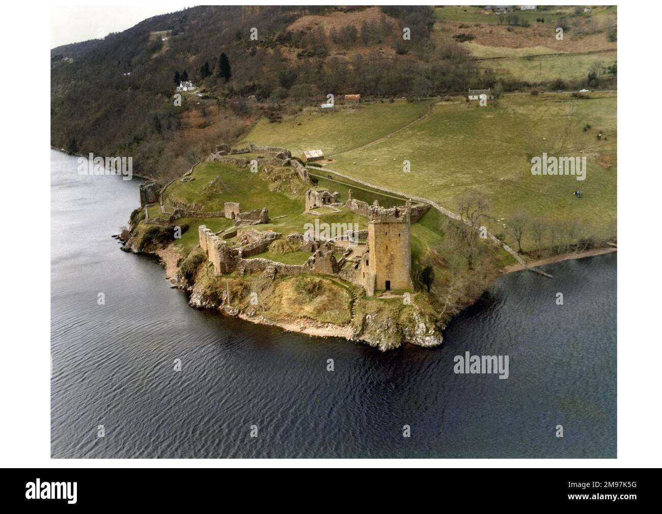 Vue aérienne du loch ness Banque d'images détourées - Alamy