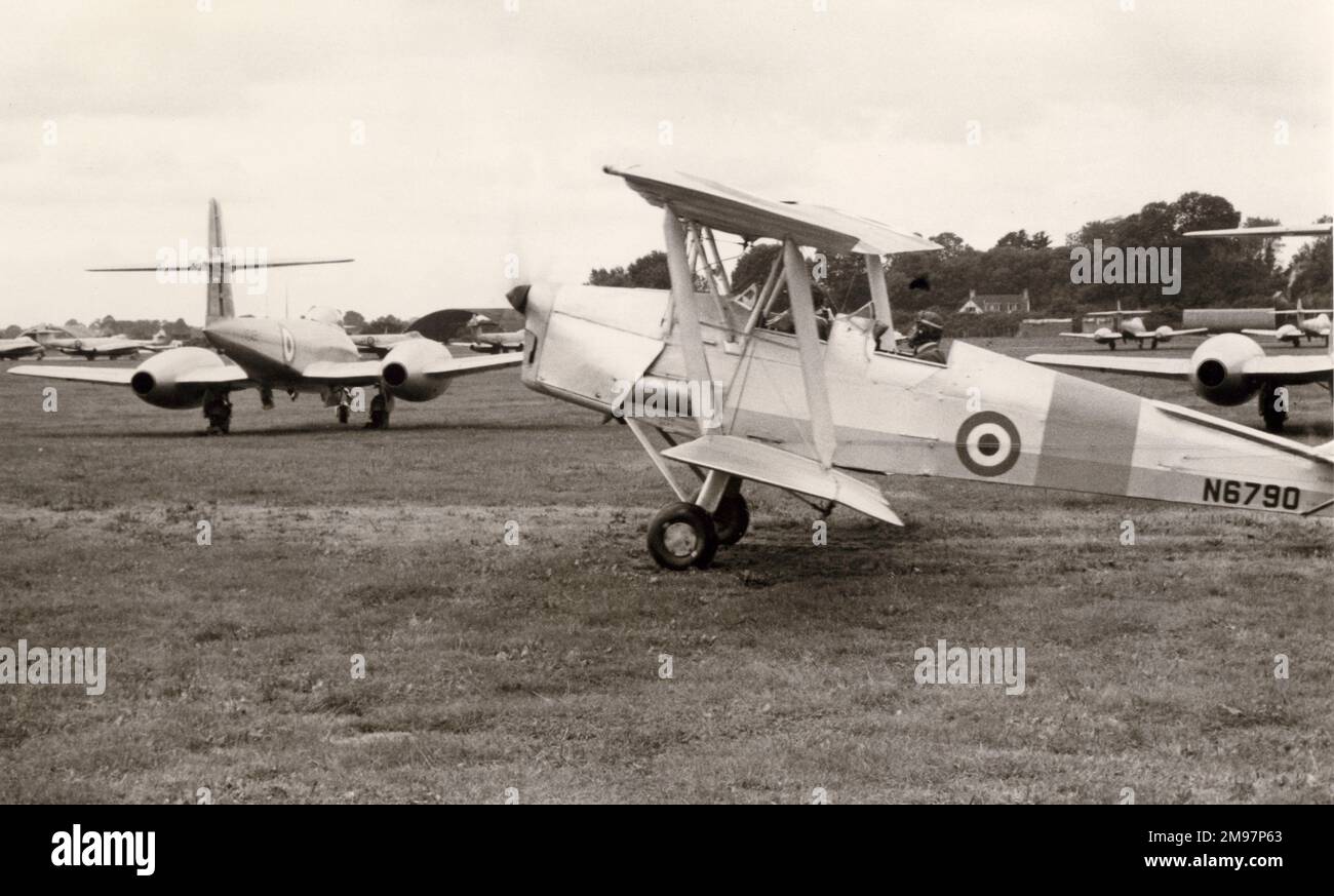 Tiger moth avion Banque de photographies et d’images à haute résolution ...