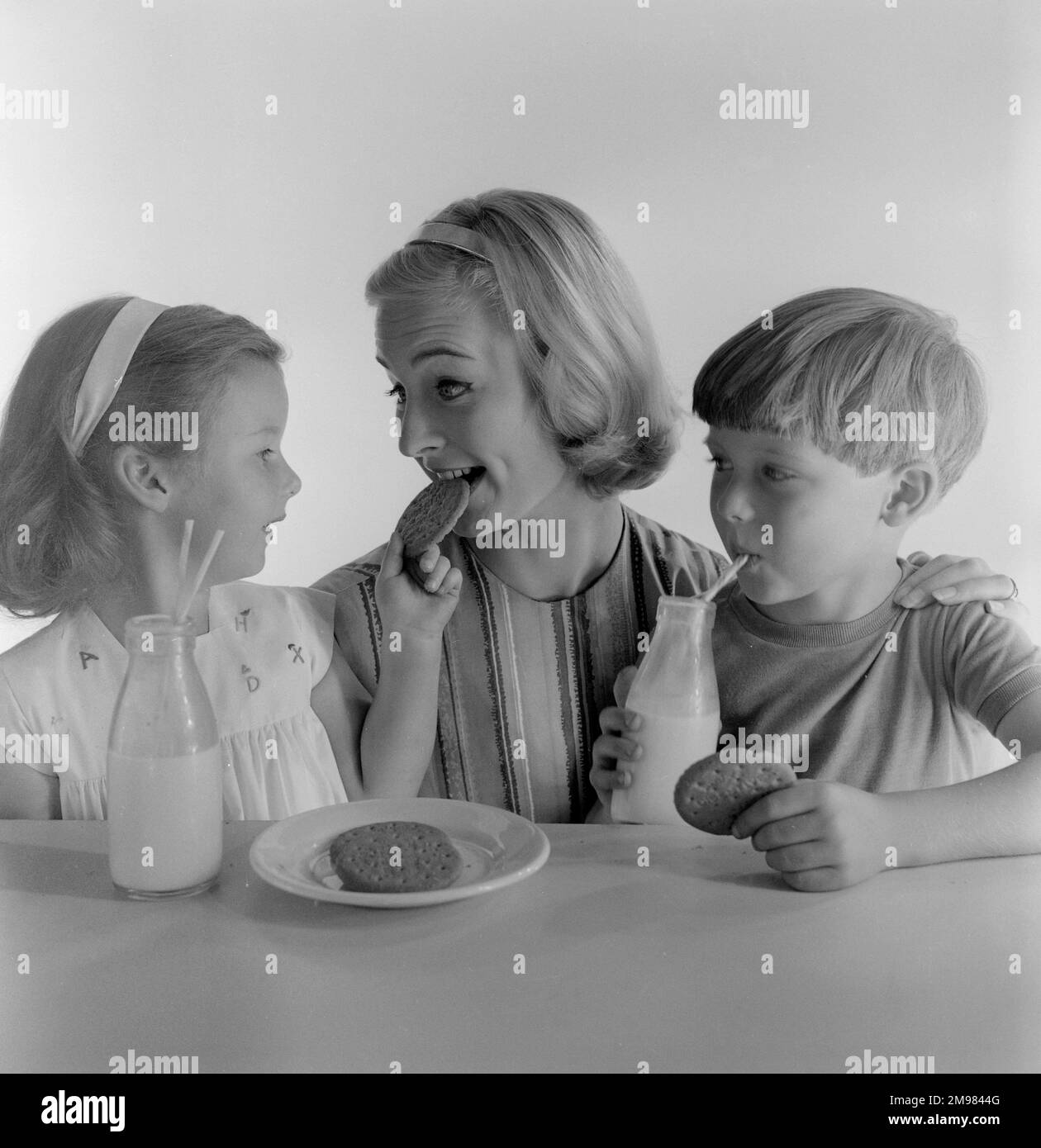 Deux biscuits digestifs Banque d'images noir et blanc - Alamy