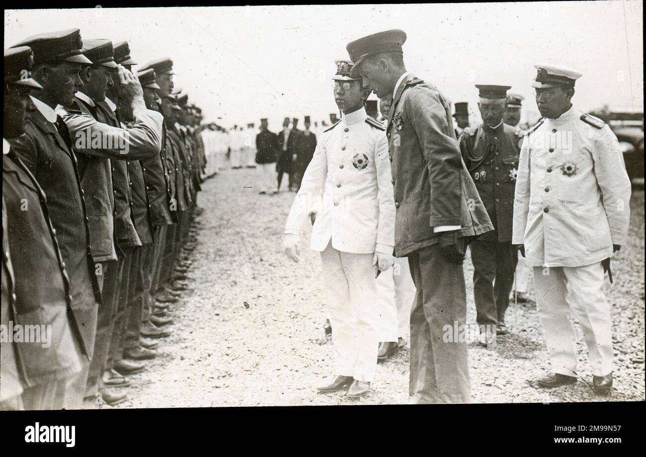 Capitaine du Maître de Sempill et H.I.H. Prince Regent inspectant B.A.M ...
