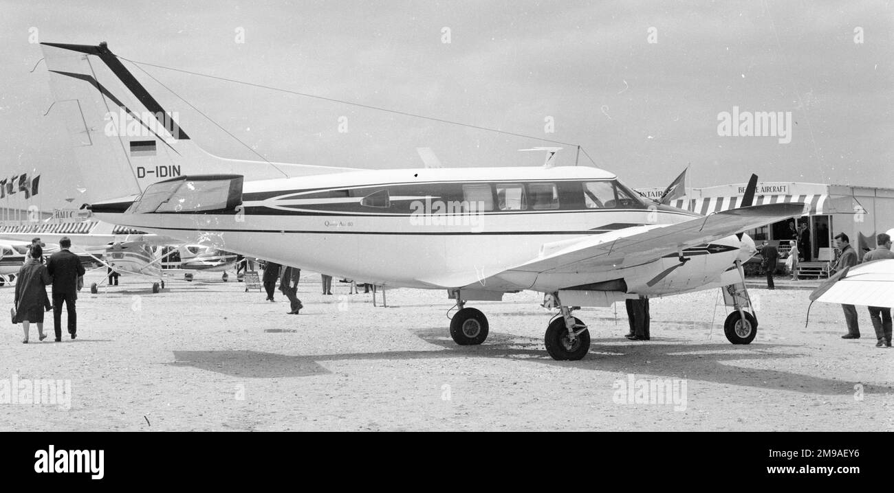 Paris airshow Banque d'images noir et blanc - Alamy