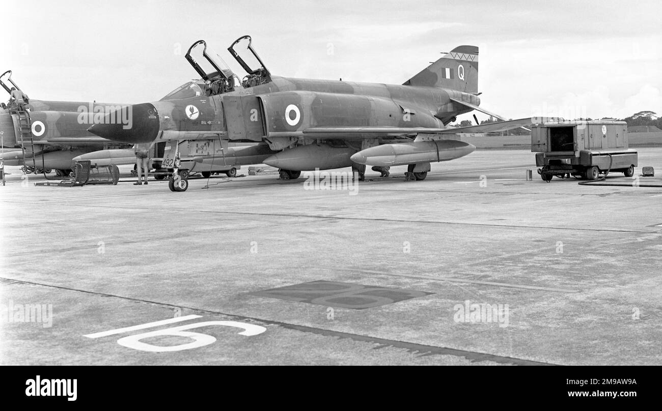 Royal air force mcdonnell douglas phantom fgr 2 xv492 q Banque de ...