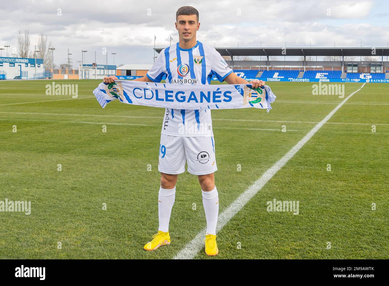 Le nouveau joueur de CD Leganes, Jon Karrikaburu, lors de sa ...