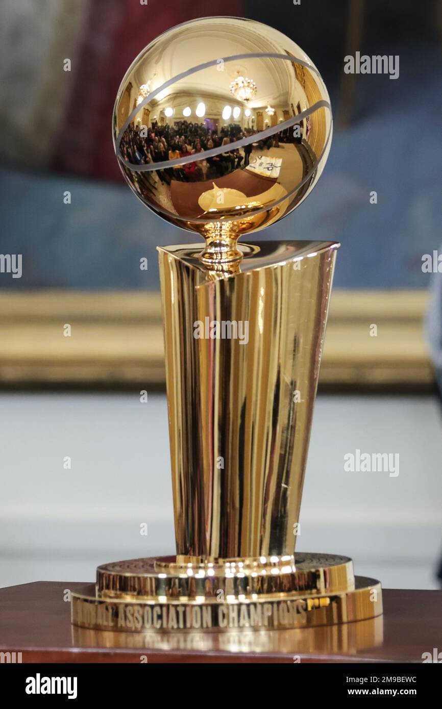 Le trophée Larry O'Brien du championnat de la NBA présenté lors d'un ...