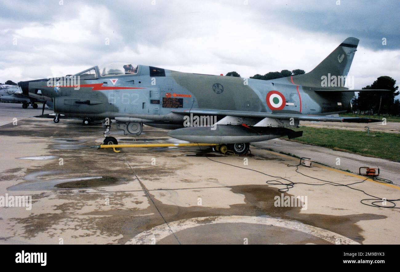 Fiat G-91Y MM6956 - 8-62 (msn 2063), en attente de préparation pour les ...
