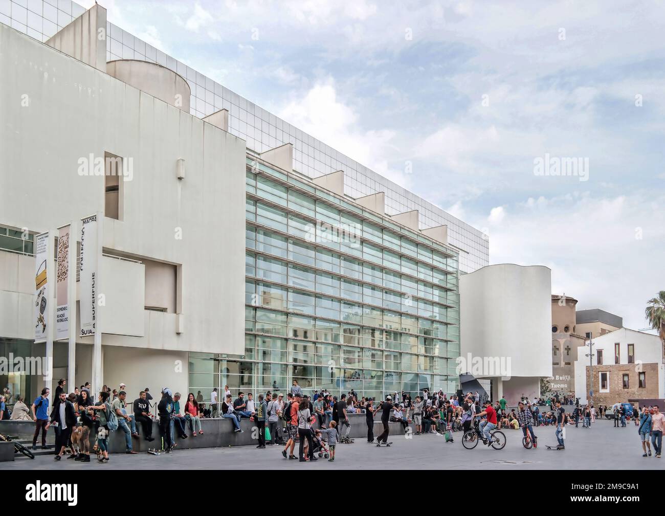 Facade macba richard meier architect Banque de photographies et d ...