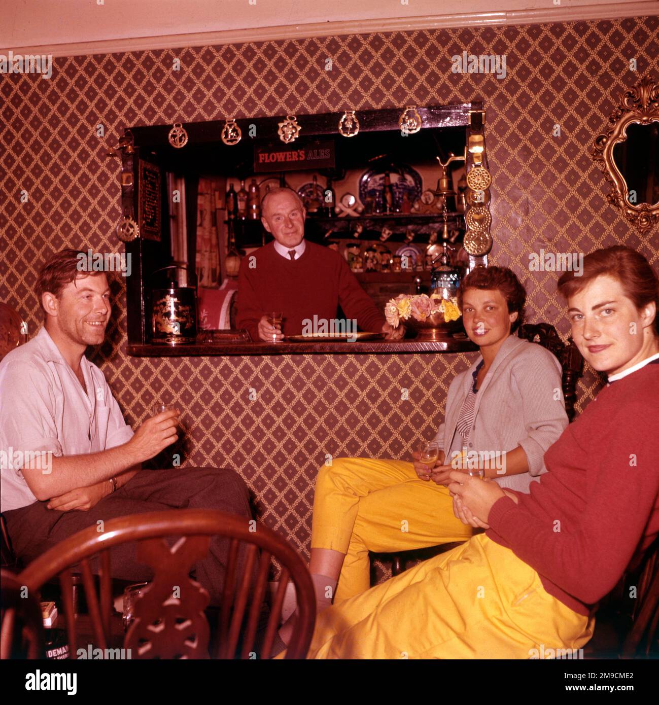 Bar pub 1960’s Banque de photographies et d’images à haute résolution ...
