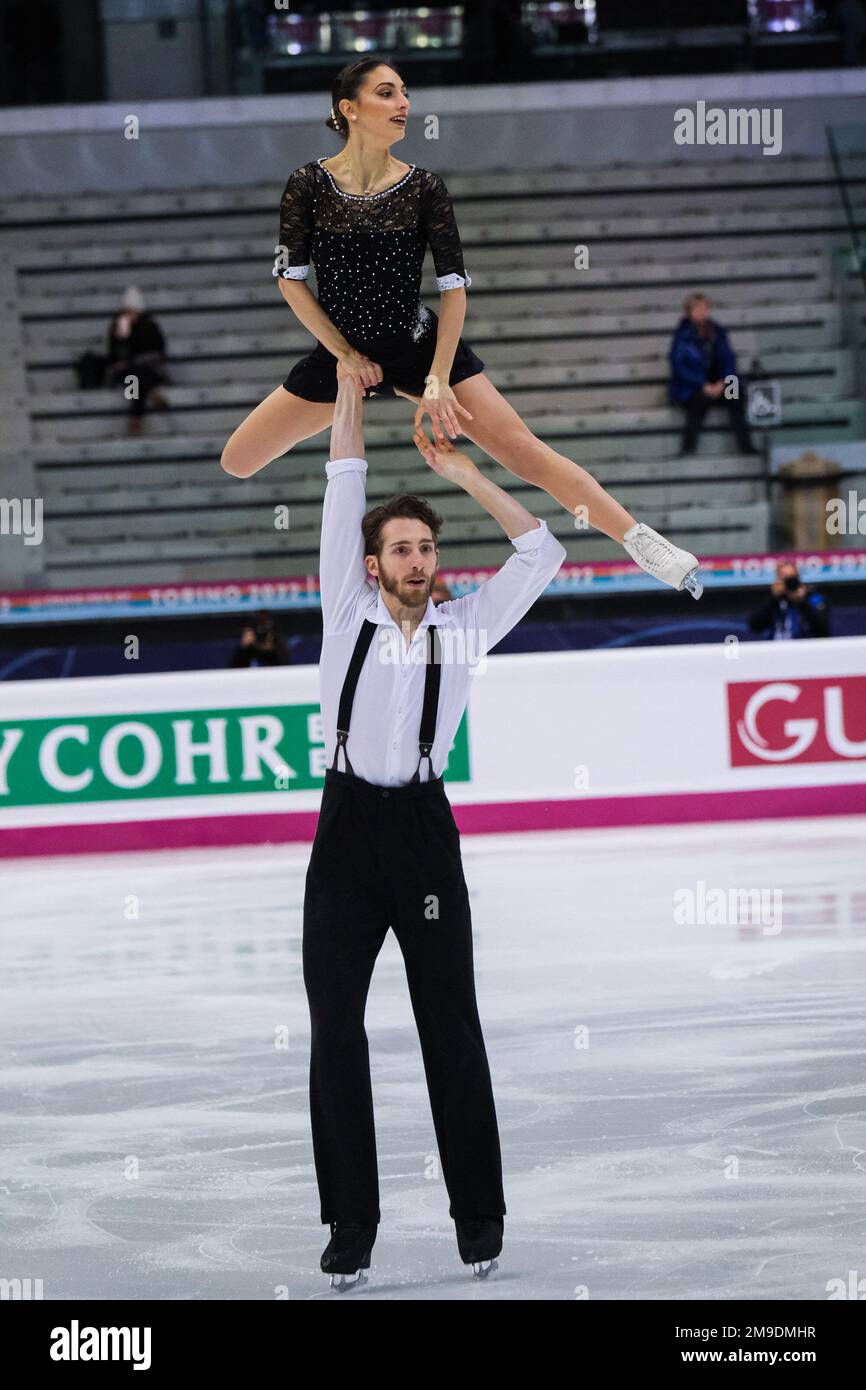 Sara Conti (U) et Niccolo Macii (D) (ITA) se déroulent lors de la ...