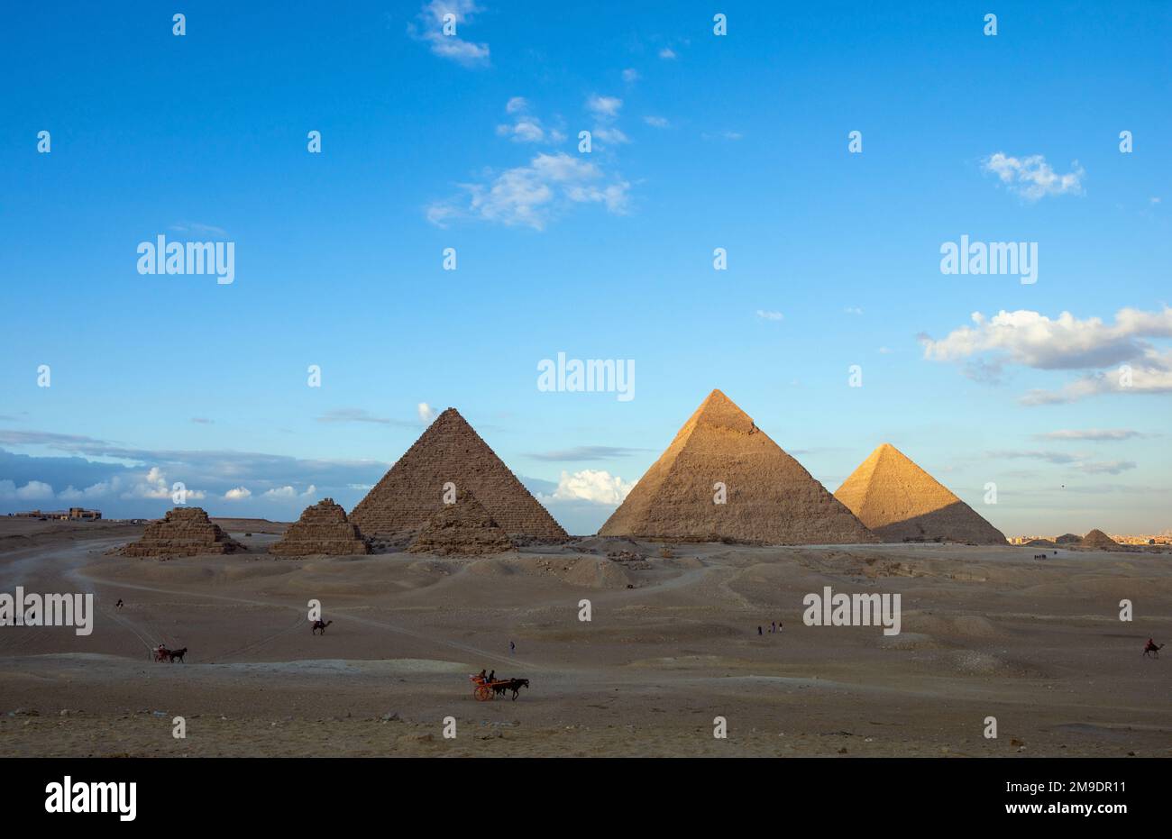 Les trois principales pyramides de Gizeh. Pyramide de Menkaure, de ...