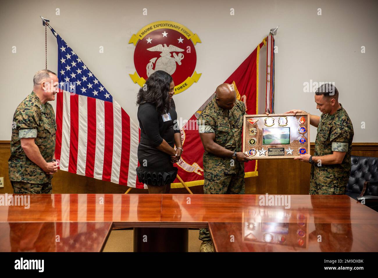 ÉTATS-UNIS Corps de marine Brig. Le général Anthony Henderson reçoit ...