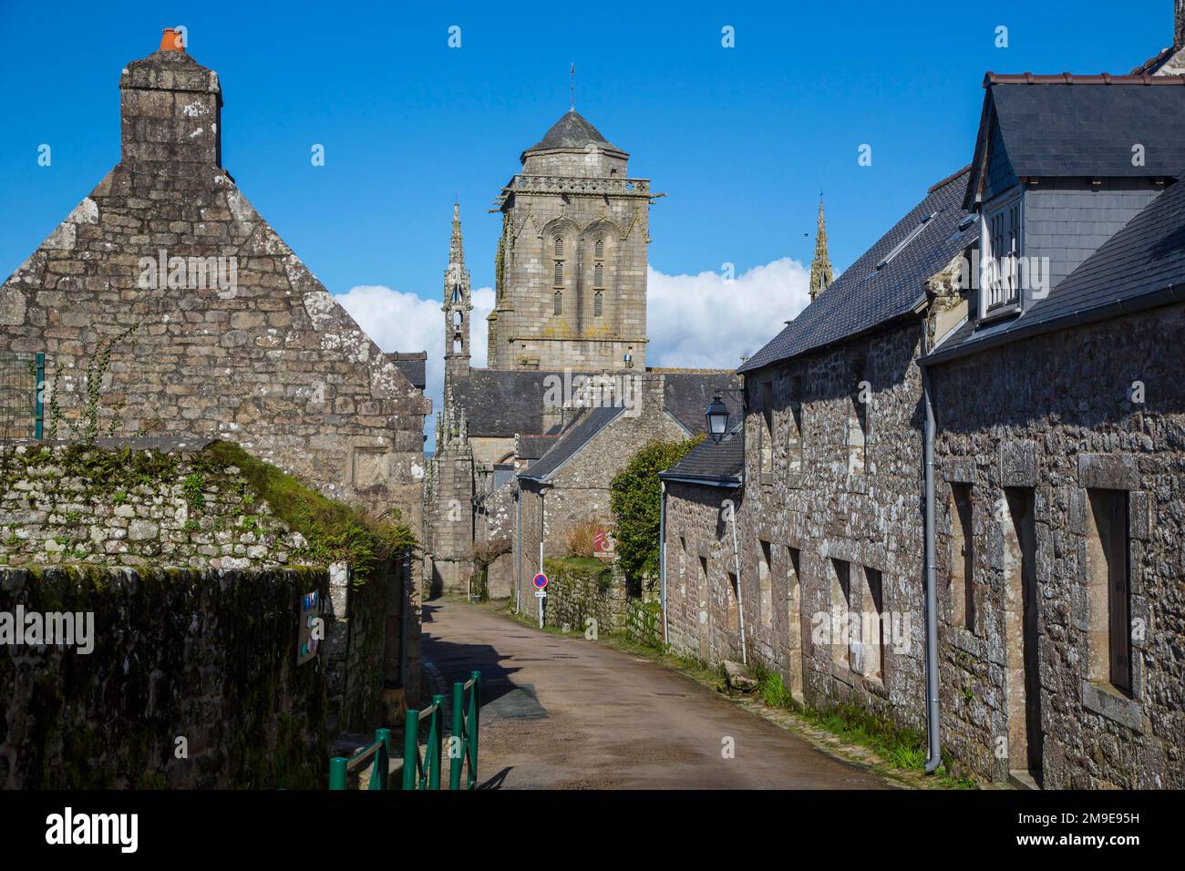 Église Saint-Ronan, Locronan, nommée l'un des plus beaux villages de ...