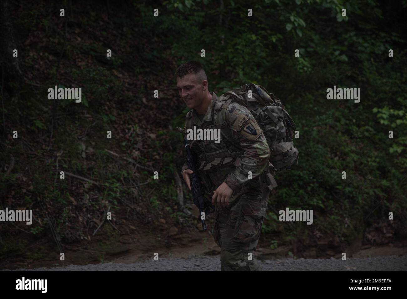 Le SPC. Nickalus Johnson, un soldat de la Garde nationale du Texas ...