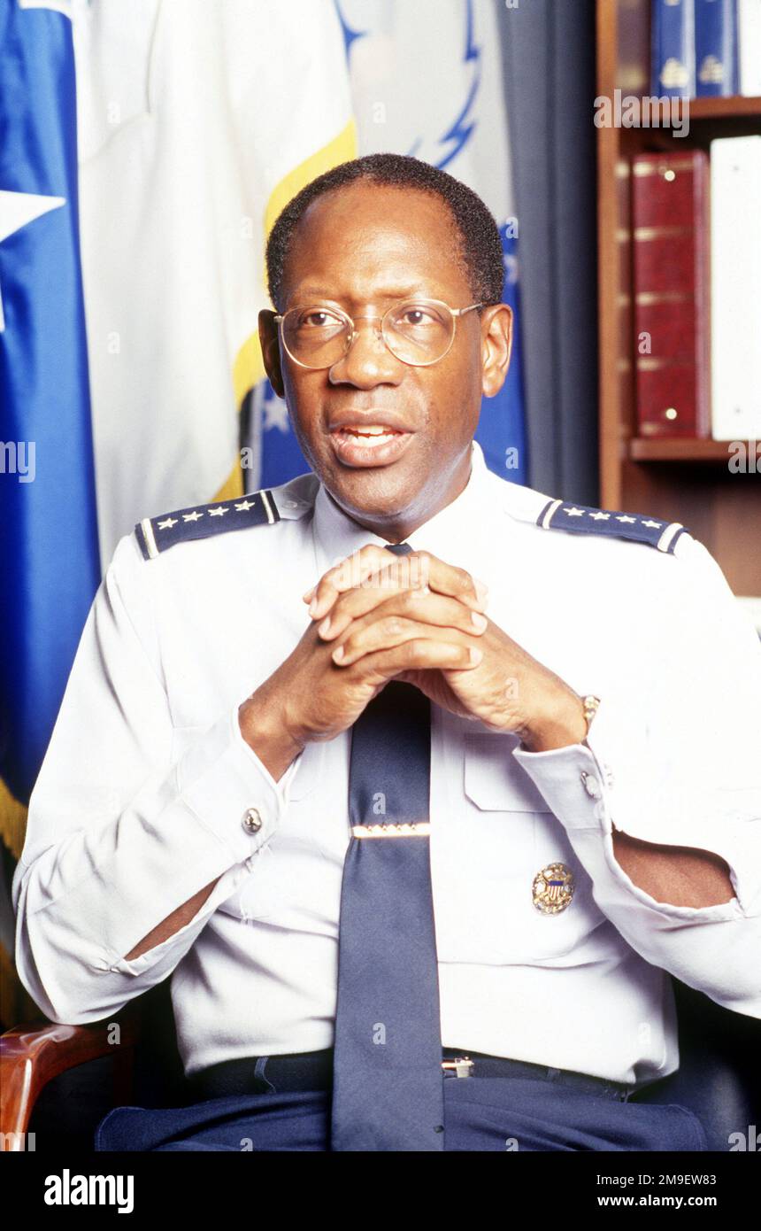 LE général DE LA Force AÉRIENNE AMÉRICAINE Lester L. Lyles, vice-CHEF d ...