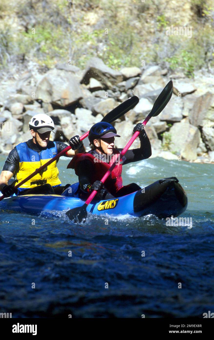 LE SERGENT Rod Alne (à gauche) et LE SERGENT D'ÉTAT-MAJOR Tony ...