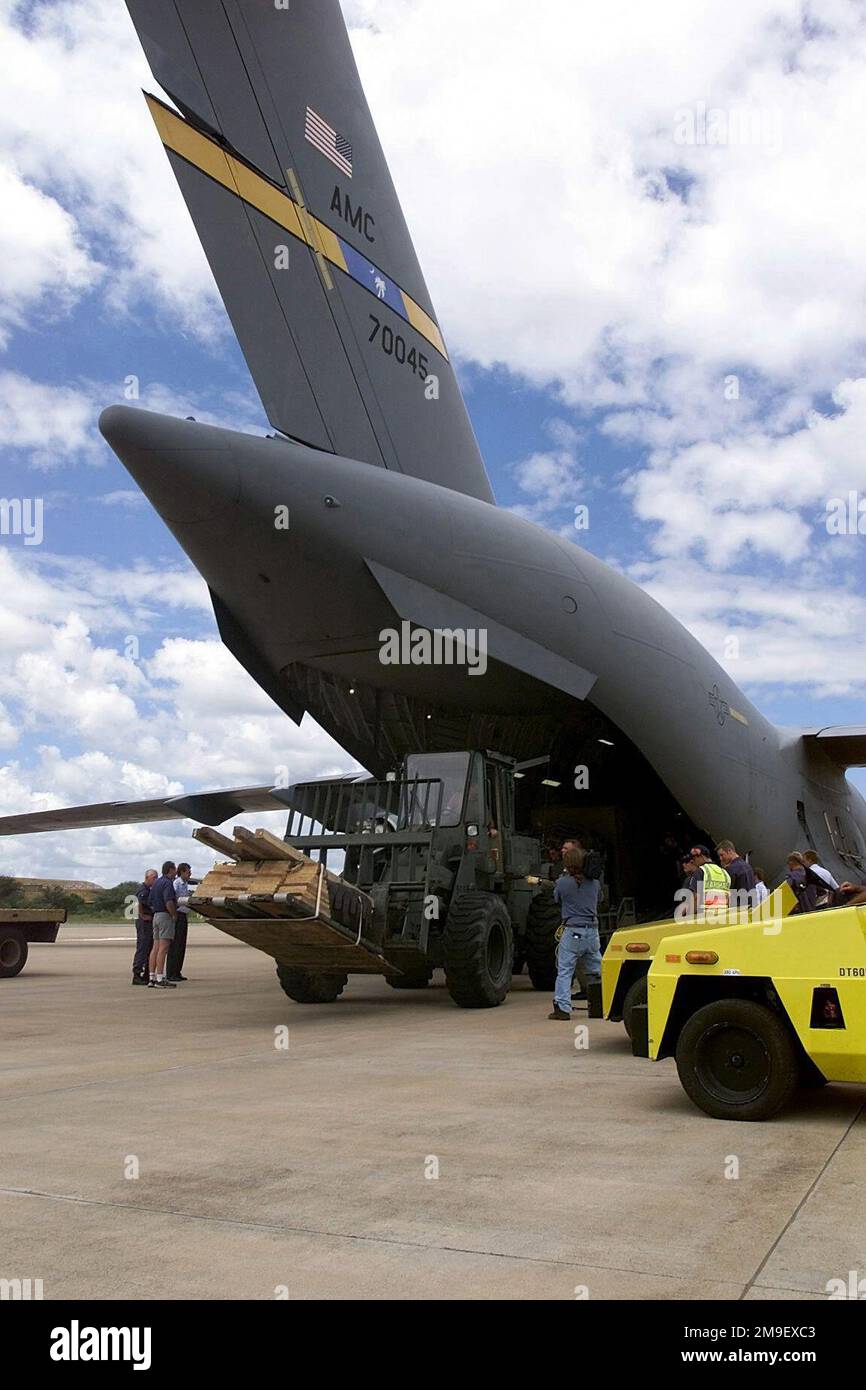 Vue arrière droite vue moyenne comme LE PERSONNEL Seargent Wayne Foy ...