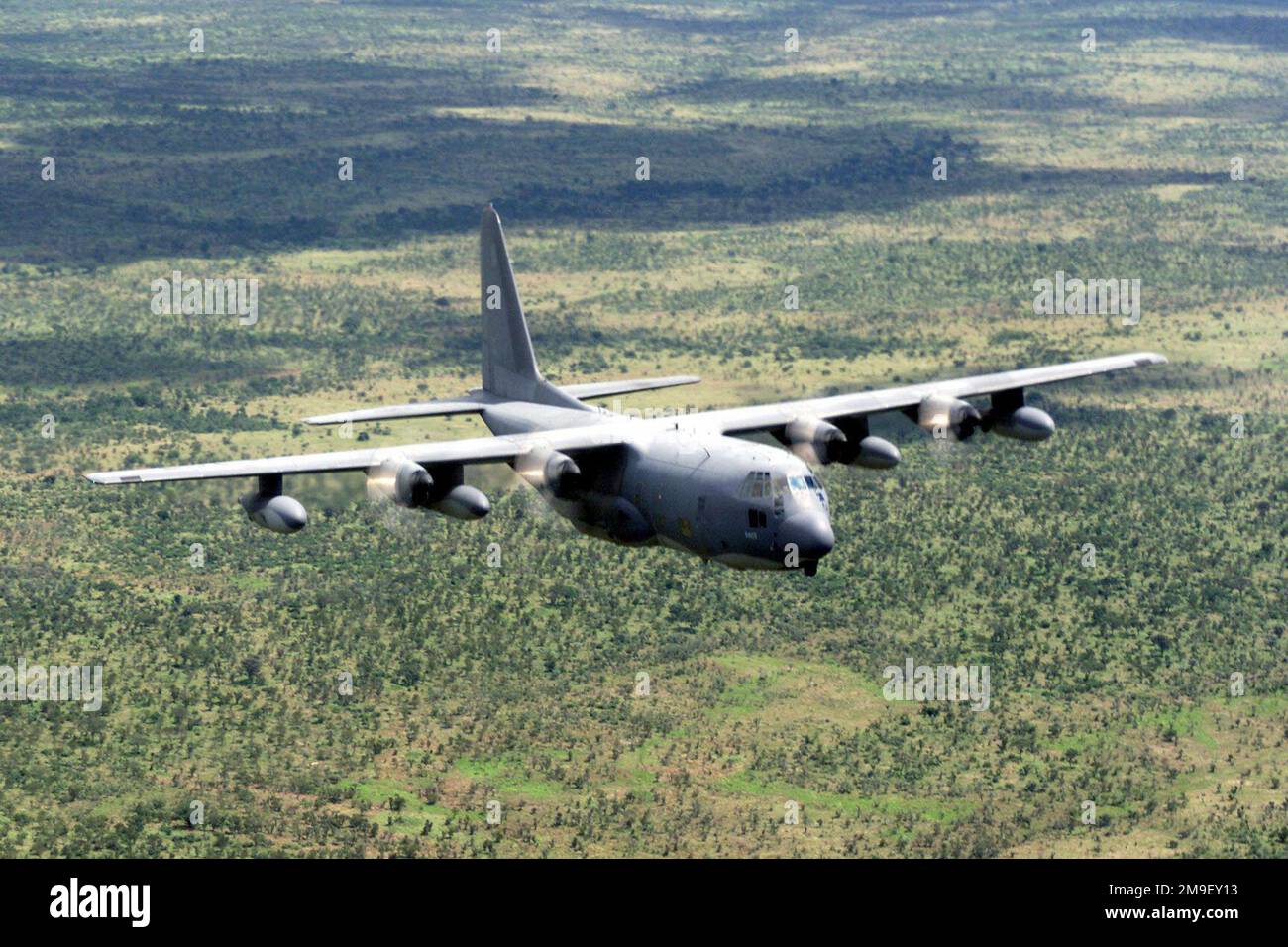 Vue avant droite vue aérienne moyenne prise en tant que « Shadow » de ...